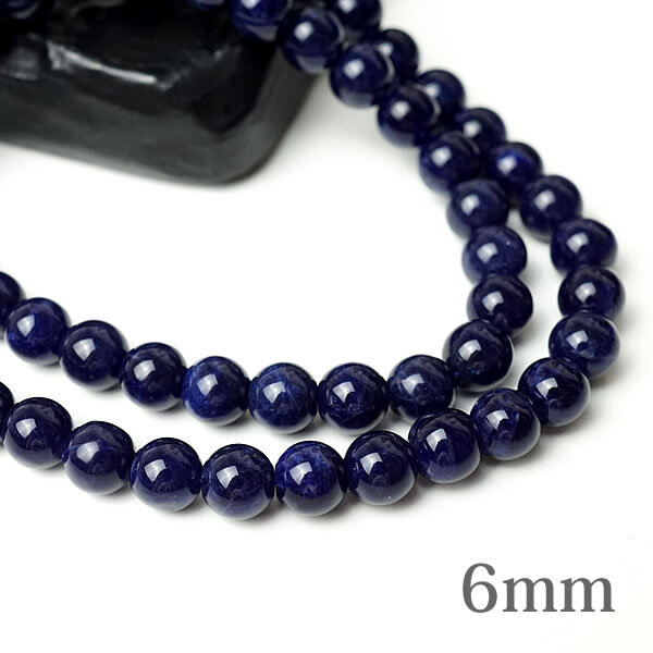 商品情報天然石ソーダライト形状ラウンドビーズ(穴あき)粒サイズ約6mm（±0.5mm）通し穴サイズ約0.8〜1mm前後注意事項※紐で通した連の状態からランダムに選んだ物をお届けさせて頂きます。※天然石の為、一粒ごとに色合いや模様が異なるもの...