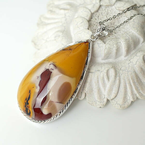 商品情報天然石モーカイト（ムーアカイト）素材シルバー925サイズ約55×32×11mm（バチカン含まず）約29g付属品ネックレスチェーン、ポーチ天然石製品について天然石製品の特徴として天然由来の傷やくぼみ、内包物やクラック等が含まれることが...