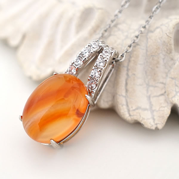 商品情報天然石カーネリアン素材シルバー925サイズ全体サイズ：約26×12×11mm石のみのサイズ：約16×12mm約5g付属品ネックレスチェーン、ポーチ天然石製品について※天然石製品の特徴として天然由来の傷やくぼみ、内包物やクラック等が含...