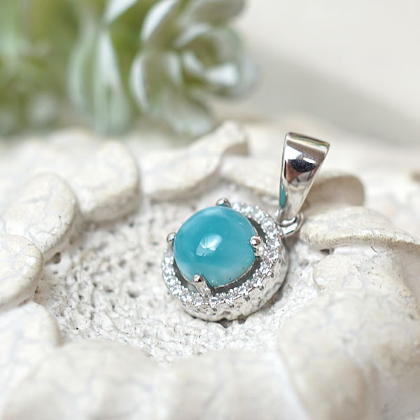 商品情報天然石ラリマー素材シルバー925、ジルコニアサイズ約10×10×5mm （バチカン含まず）約2g付属品ネックレスチェーン、ポーチ天然石製品について天然石製品の特徴として天然由来の傷やくぼみ、内包物やクラック等が含まれることがあります...