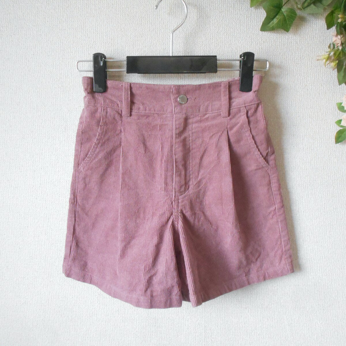 商品情報商品説明ご不明な点はご遠慮なくお問い合わせください。コンディション【状態】USED品です。とくに目立ったシミ、汚れ、キズは見当たりません。USED品としては、きれいな良い状態です。＊ベルトがあったようですが、無しでの出品になります。...