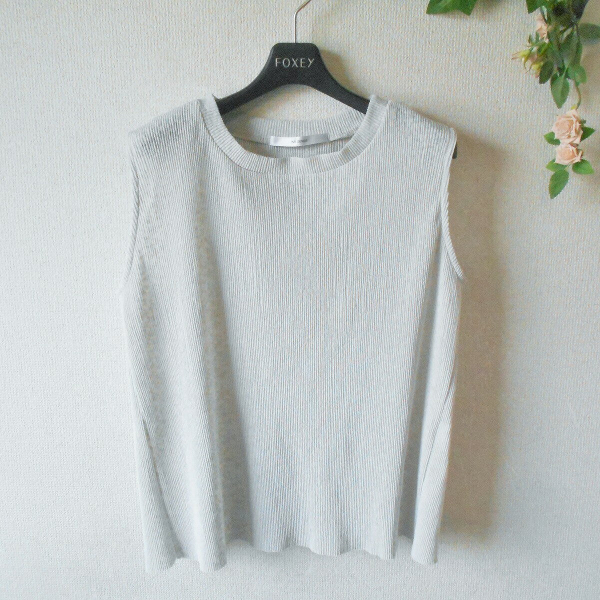 商品情報商品説明ご不明な点はご遠慮なくお問い合わせください。＊スカートかパンツがあったようですが、ブラウスのみの出品になります。コンディション【状態】USED品です。とくに目立ったシミ、汚れ、キズは見当たりません。USED品としては、きれい...