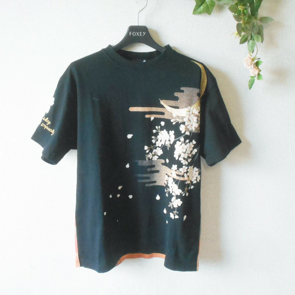 商品情報商品説明DIVINE RETRIBUTION 抜刀娘のTシャツになります。お色は黒色ベースで夏を中心に着ていただけるお品です。和風のプリントや刺繍がとっても素敵なデザインです。ご不明な点はご遠慮なくお問い合わせください。コンディショ...