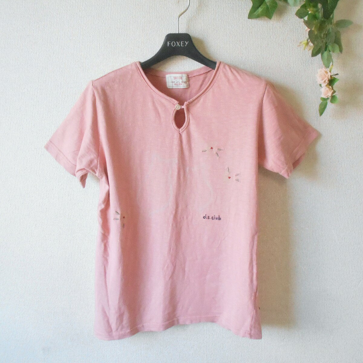 商品情報商品説明ドラッグストアーズ、DSクラブのレディース用カットソーになります。お色はピンク系ベースで夏を中心に着ていただけるお品です。前後にロゴやお花が付いた、とっても素敵なデザインです。ご不明な点はご遠慮なくお問い合わせください。コン...