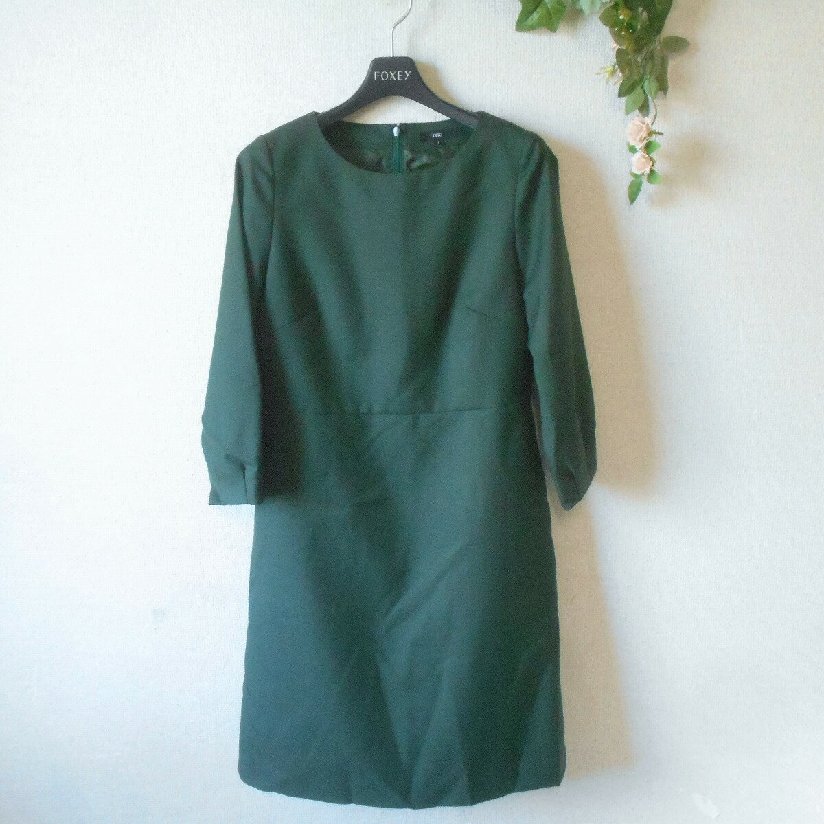 商品情報商品説明DHCのワンピースになります。お色はモスグリーン系で秋冬を中心に着ていただけるお品です。お袖は7〜8分くらいで、とっても素敵なデザインです。ご不明な点はご遠慮なくお問い合わせください。コンディション【状態】USED品です。と...