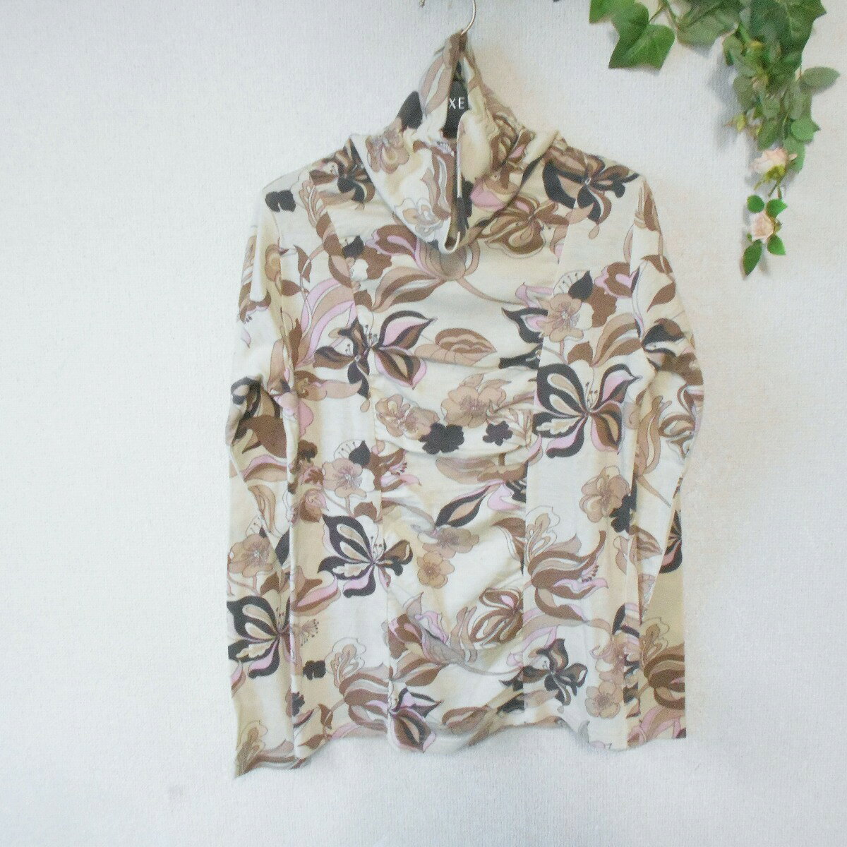 商品情報商品説明ご不明な点はご遠慮なくお問い合わせください。コンディション【状態】USED品です。とくに目立ったシミ、汚れ、キズは見当たりません。USED品としては、きれいな良い状態です。素材【素材】アクリル80％　毛10％　アクリル10％...