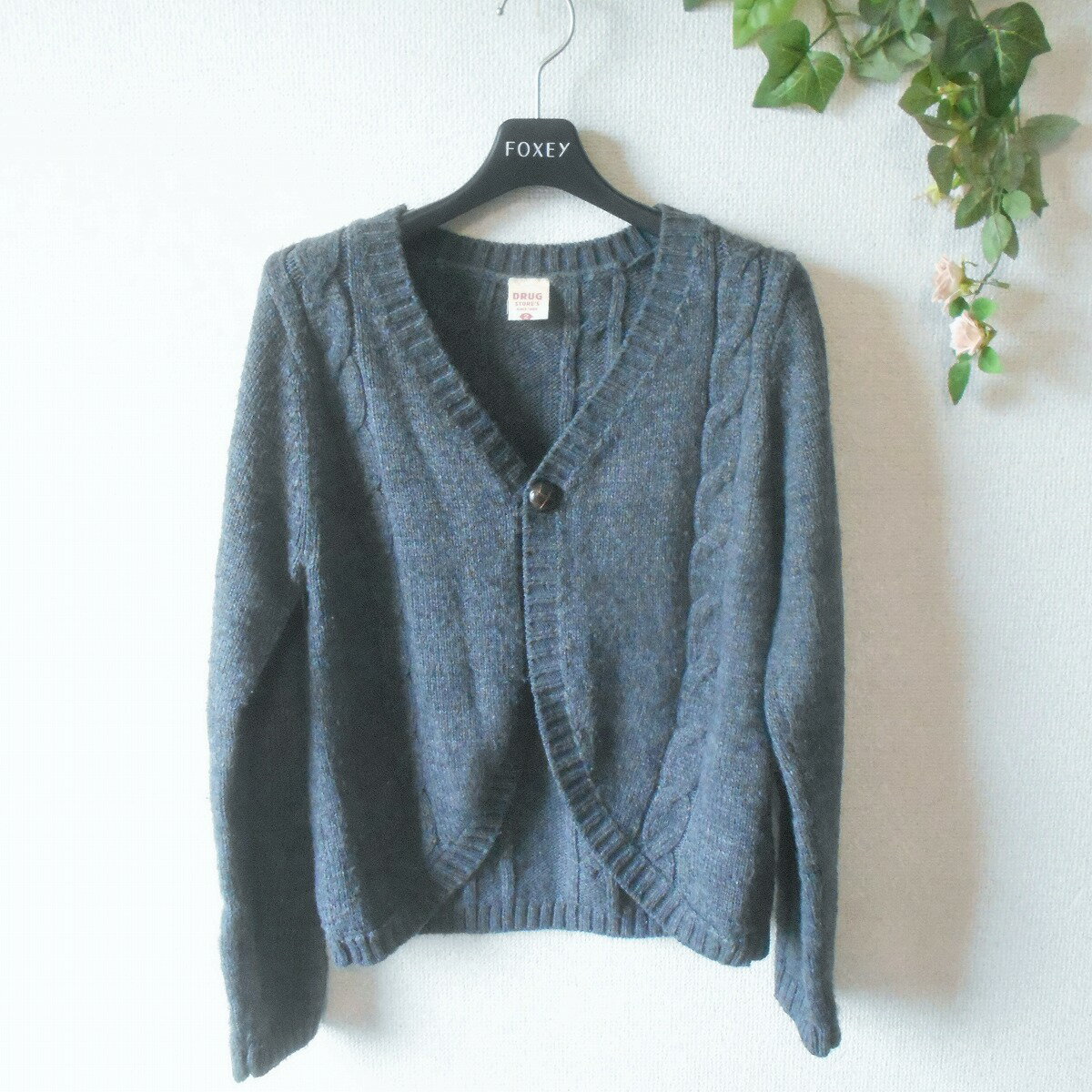 商品情報商品説明ご不明な点はご遠慮なくお問い合わせください。コンディション【状態】USED品です。とくに目立ったシミ、汚れ、キズは見当たりません。USED品としては、きれいな良い状態です。素材【素材】ポリエステル100％　裏側　ポリエステル...