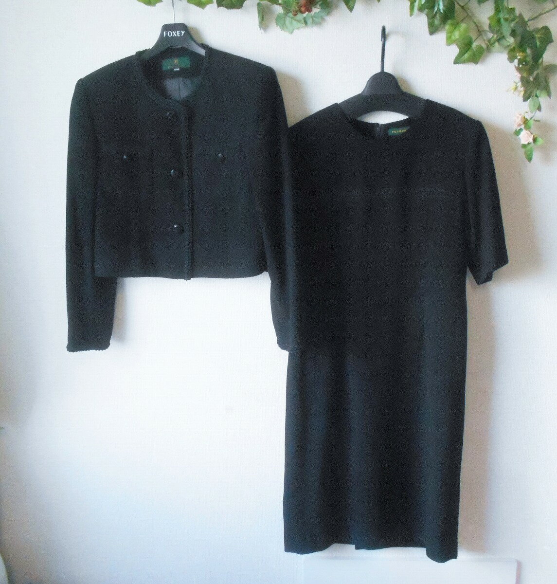 商品情報商品説明プリメロのワンピースとジャケットのセットになります。お色は黒色で秋冬を中心に着ていただけるお品です。卒業式等に使えるお品です。ご不明な点はご遠慮なくお問い合わせください。コンディション【状態】USED品です。とくに目立ったシ...
