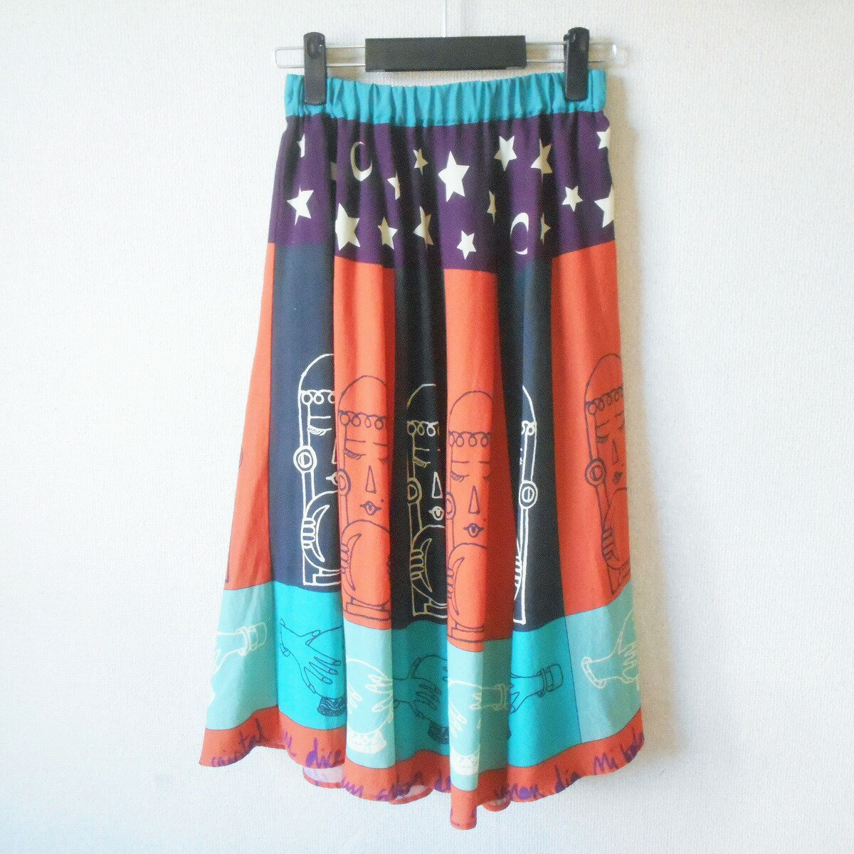 商品情報商品説明ホコモモラデシビラのスカートになります。お色は多色使用で春夏を中心に着ていただけるお品です。ご不明な点はご遠慮なくお問い合わせください。コンディション【状態】USED品です。とくに目立ったシミ、汚れ、キズは見当たりません。U...