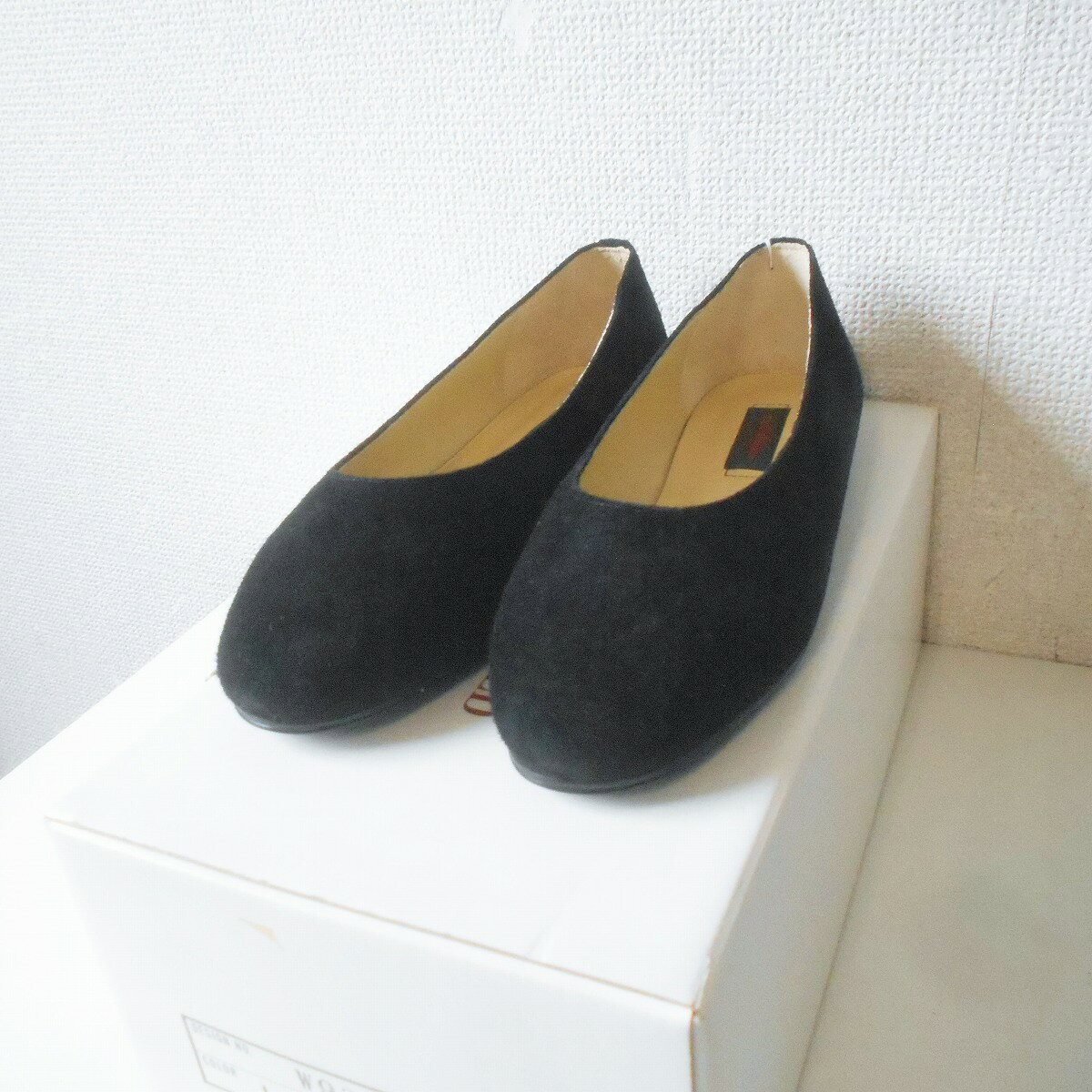 商品情報商品説明ワンダフルワールドのパンプスになります。お色は黒色でバレエシューズタイプのシンプルなデザインです。ご不明な点はご遠慮なくお問い合わせください。コンディション【状態】USED品です。とくに目立ったシミ、汚れ、キズは見当たりませ...