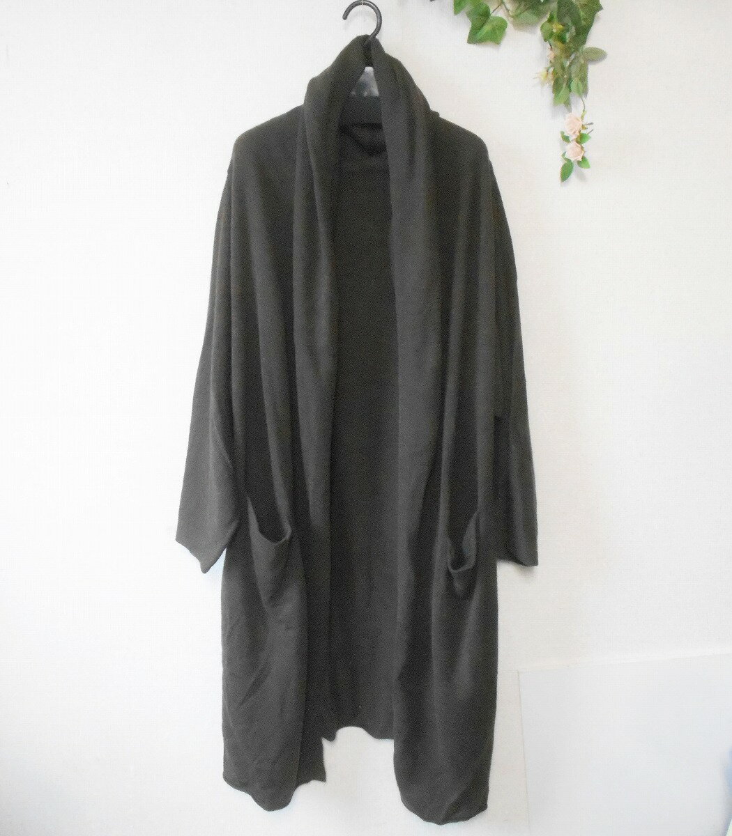 商品情報商品説明ナウクローゼットのロング丈カーディガンになります。お色はこげ茶色で、前はボタン等はなく、羽織っていただくデザインです。身幅が広くゆったりと着ていただける、とってもお洒落なデザインです。ご不明な点はご遠慮なくお問い合わせくださ...