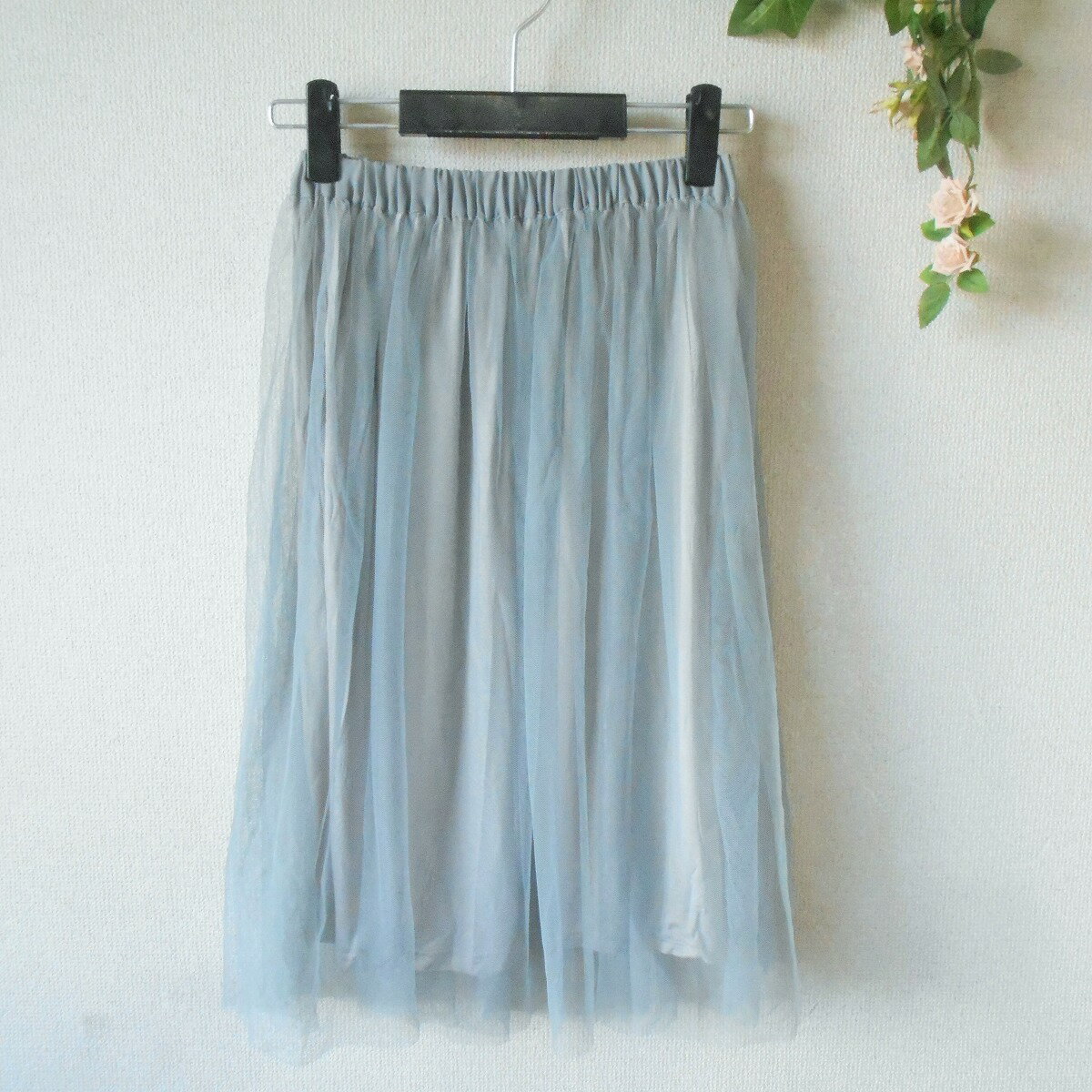 商品情報商品説明リドルフロムのスカートになります。お色はグレーで、総チュール使用の春夏を中心に着ていただけるお品です。ご不明な点はご遠慮なくお問い合わせください。コンディション【状態】USED品です。とくに目立ったシミ、汚れ、キズは見当たり...