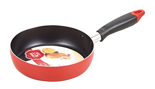 18cm(フライパン)レッド/18cm/HB-8043・パッケージ個数:1・サイズ:(約)全長33.4×幅18.2×高さ6.3cm・表面加工:内面/ふっ素樹脂塗膜加工、外面/焼付け塗装・材料の種類:本体/アルミニウム合金、はり底/ステンレス...