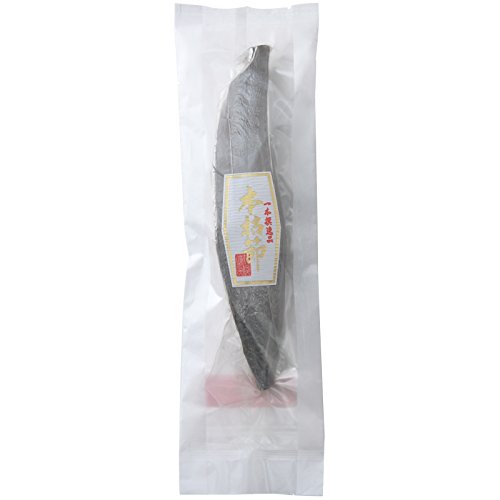 マルチ/-/-・パッケージ個数:1・原材料:かつお(国産)・内容量:1本・商品サイズ(高さx奥行x幅):7cm×38cm×11cm商品紹介 かつお節の最高峰といわれ、カビ付けと天日干しを繰り返すことで風味、旨味も格別な本枯節。 今もこの枕崎...