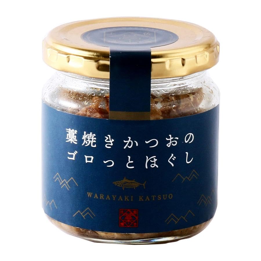 藁香るゴロっと大きなかつおほぐしです！・原材料:鰹(国産)、食用なたね油、にんにく、食塩・内容量:80g商品紹介 藁香るゴロっと大きなかつおほぐしです。 国産の鰹をごろっと大きめにほぐして、藁で焼き上げ、香りをまとわせたごはんのお供です。 ...