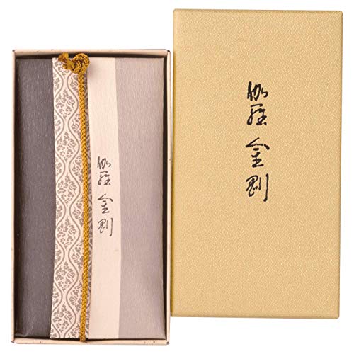 ブラウン/普通/4902125570030・パッケージ個数:1・豊かな自然に長い歳月いだかれて、馥郁とした香りをはぐくむ香木・沈香(じんこう)。・その中で最も貴ばれるのが伽羅(きゃら)です。・いにしえの大宮人の世界へ想いをはせ、幽玄な香りを...
