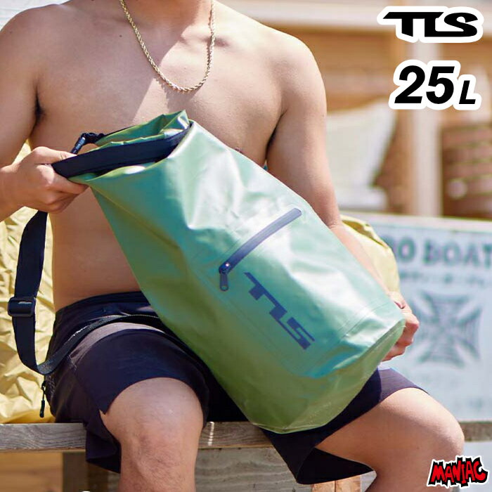 海外トリップや夏の遊びに最適！ DRY FLOATER BAG 抜群の防水性能を誇るTLSのベーシックなショルダーパックです。 防水バッグに使用されている表面素材の《ターポリン》は、ポリエステル系の繊維を合成樹脂フィルムではさんで溶着したも...