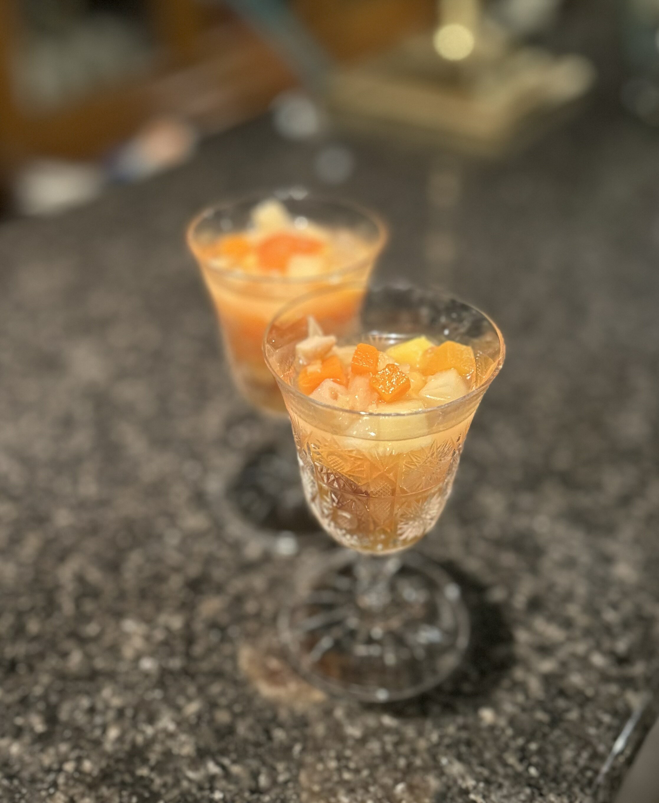 商品情報名称具だくさんミネストローネ原材料名トマト、玉葱、キャベツ、じゃがいも、さつまいも、人参、セロリ、エリンギ、蓮根、サラダ油、コンソメ、ケチャップ(小麦を使用してない)、白ワイン、塩、胡椒(一部に鶏肉、豚肉を含む)内容量1,200g賞...