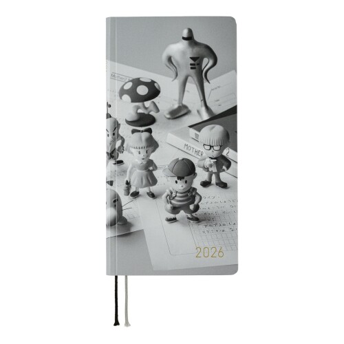 ほぼ日手帳 2026 weeks MOTHER/MOTHER2のひみつ。 4月始まり 週間手帳 週間レフト スリム縦長 【記入欄】 月間カレンダー/ブロック式、月曜はじまり 週間予定/レフト式 【付録】クリアポケット、PET製クリップ 【素...