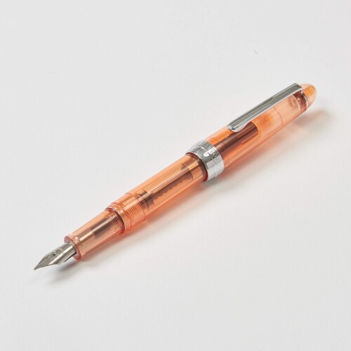 Hmmm? 万年筆 細字 フォンテ クリアオレンジ 641072 【サイズ】奥行き1.6×幅1.6×高さ13cm 【材質】PC(本体)、銅(パーツ)、ステンレス(ペン先) 【機能】キャップ嵌合式、コンバーターつき、スケルトンタイプ 【その他...