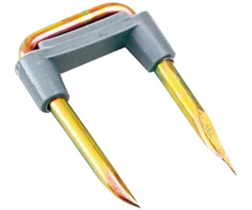 JAPPY 絶縁ステップル NO-2 ステップル 小 寸法:No.2(小) 内幅:10.5mm 釘長:22mm 適応電線:VVF1.6mm×2c・VVF2.0mm×2c 電線などの配線・固定にご使用いただけます。 電線などの配線 ■固定にご...