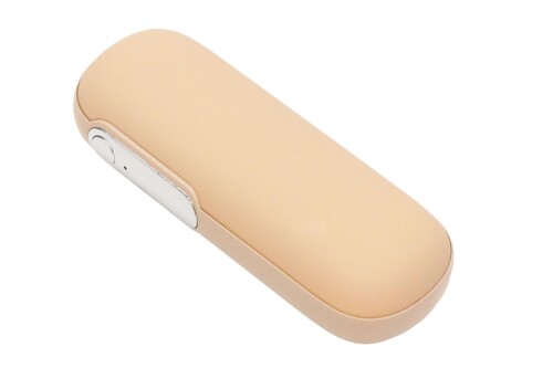充電式カイロ ベージュ HKR-01BE 電池:リチウムイオン電池3.7V 電池容量:4800mAh 消費電力:10W 定格入力:5V/2.0A 充電時間:約3.5時間 温度:2段階(弱約44[度])(強55[度]) 連続使用時間:弱(約4...