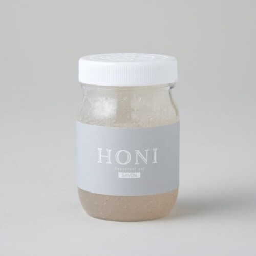 HONI デオドラントゲル サボン 200g ペットの居場所付近に 毒性のある原料を含んでいないので、わんちゃん・ねこちゃんのベッド周りなど、"よく居る場所" に設置することも可能です。 冷蔵庫・玄関・靴箱・トイレに ニオイのこもりやすい場...
