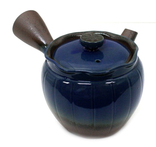 久村陶器(Hisamuratouki) 急須 青 320ml 萬古焼 丸網 急須 はなまる青 7201 サイズ:約幅15×奥行き12×高さ9.5cm 素材:陶器 生産国:日本 容量:約320ml 萬古急須の土には鉄分が多く含まれているので、...