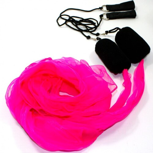 ジャグリング用 ポイ 「スカーフ ポイ」両手セット ピンク テールポイ 商品紹介 ポイのテールにスカーフが取り付けられたポイです。 このスカーフポイは、テール部分に柔らかいスカーフを用いることで美しい余韻とともにポイの軌跡を演出することがで...