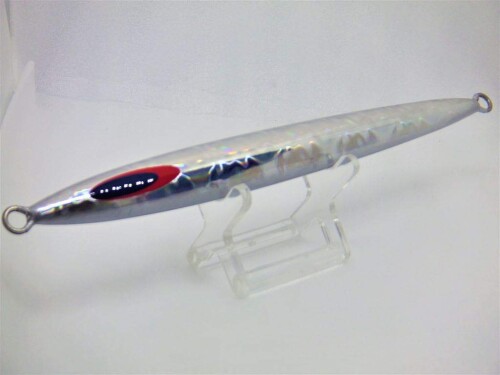 SPY-N 150g マグマ シルバー ジャーク時の抵抗が少ないロングタイプながら、大きくゆったりしたフォールアクションの演出が可能。 ホログラムパターン:マグマ 蓄光:なし 全長(アイ含む):約17.5cm ボディ長:約16cm 潮流もベ...