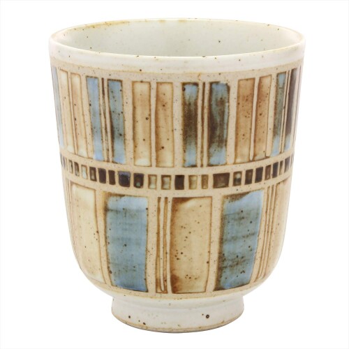 光和陶器 波佐見焼 湯呑 大 タイルアート 青 サイズ:約直径7.7×高さ9cm 素材:陶器 生産国:日本 容量:約230ml 波佐見焼の人気の窯元、一誠陶器のタイルアートシリーズ。 シックな色使いで懐かしく温かみがあるデザイン。 釉薬と素...
