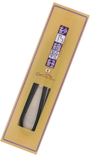 (サノハタクツヒモ) 靴ひも 組紐蝋平 ブラウン 80cm 説明 商品紹介 紗乃織靴紐(さのはたくつひも)は、職人が紐一本一本を手作業で作り上げる至極の靴紐です。丁寧に蝋付け加工を施すことで靴紐の結び目がしっかりとしなやかに結束することが最...