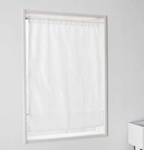 遮熱UVカット小窓用ミラーレースカーテン 25074 ホワイト 70×120 【サイズ】　約70cm幅×120cm丈 【素材】　ポリエステル100%(帝人機能糸:涼しや使用) 【カラー】　ホワイト(ストライプ柄) 【機能】　UVカット　遮熱...