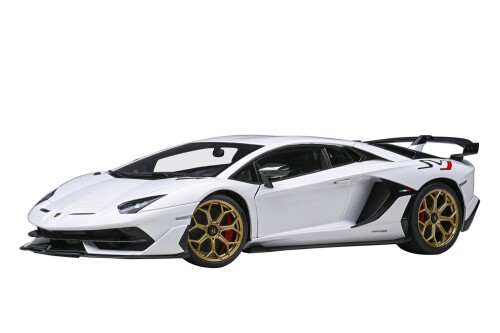 オートアート (AUTOart) 1/18 ランボルギーニ アヴェンタドール SVJ パール・ホワイト 完成品 AUTOart 1/18スケール、コンポジットダイキャストモデル。 ランボルギーニの人気モデルに新色が登場。 2018年当時、ニ...