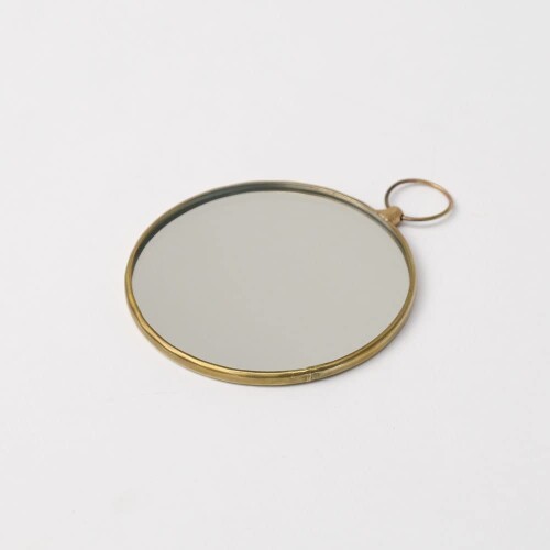ブラスミラーL サイズ(L)W9×D0.5×H10cm/RING:[ファイ]2cm 素材/材質:BRASS/MIRROR POUCH:CANVASCOTTON　100%　 製造国:インド 日々のお手入れは柔らかい布等で拭き取りをして下さい。...