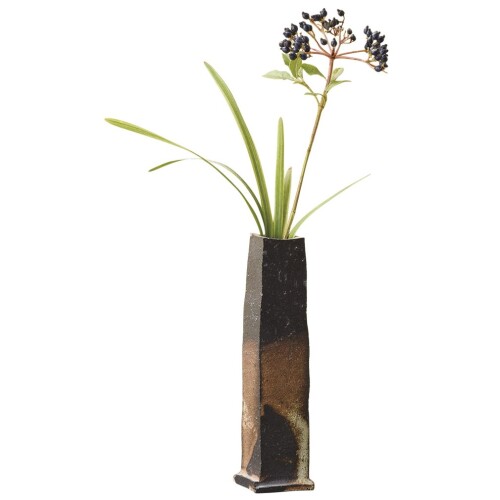 山下工芸 常滑焼 石堂煙突型一輪差し 18.5cm 13048560 サイズ:8×8×18.5cm^素材:陶磁器^生産地:日本 ■陶磁器はワレモノです。衝撃を与えますと破損する恐れがありますので、取り扱いには十分ご注意ください。 ■陶磁器は...