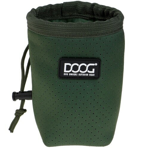 ドゥーグ(DOOG) ネオスポーツ トリーツポーチ グリーン 通気性のあるネオプレン素材(速乾&抗菌加工) ベルトやウエストストラップにクリップで装着可能 ポーチの口は紐で簡単に開閉できます ナイロン製の内側ライニングは引き出して簡単に洗浄...