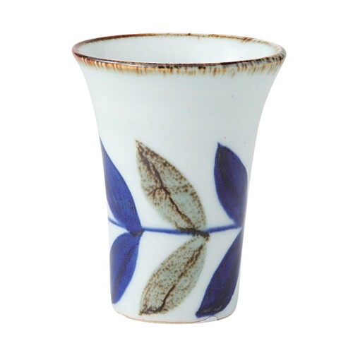 波佐見焼 wave.H カズラ ショットカップ 14720 サイズ:直径6×高さ8cm 素材・材質:陶器 原産国:日本(波佐見) 容量:75ml 江戸時代から続く暮らしの中の器 ■波佐見焼 青磁の美しさと素朴な暖かさを併せ持つ"くらわんか"...