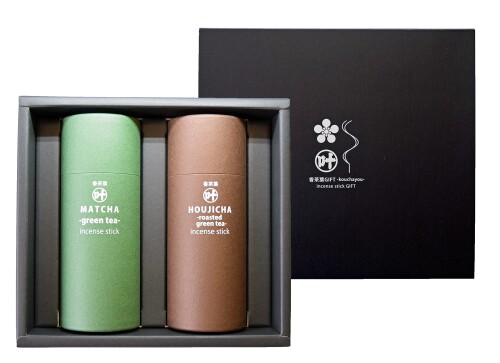 丸叶むらたのギフト＃KC-MH ほうじ茶・抹茶の香りのお線香がアソートで入っています。 茶葉からできるほうじ茶 ■抹茶の香りのお線香です。お線香に見えない洗練されたデザインのパッケージですので、お悔やみのギフトに喜ばれます。 商品コード20...