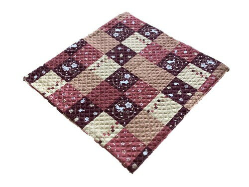 伊藤正(Itosho) キルト座布団カバー うさぎ レッド 55×59cm Q55-57RE キルト座布団カバー55×59 キルト座布団カバー 出し入れ簡単L字ファスナー ご家庭の洗濯機で丸洗いできます(洗濯ネットのご使用をおすすめ致します...