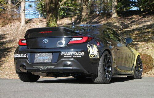 Fujitsubo マフラーガーニッシュ ZN8 GR86/ ZD8 BRZ 運転席側用 073-23214 付属品リスト:M6×18mm トリマセムスボルト×1、M6 フランジナット ×1 特記事項:バンパー内側要加工(穴開け)、純正バン...