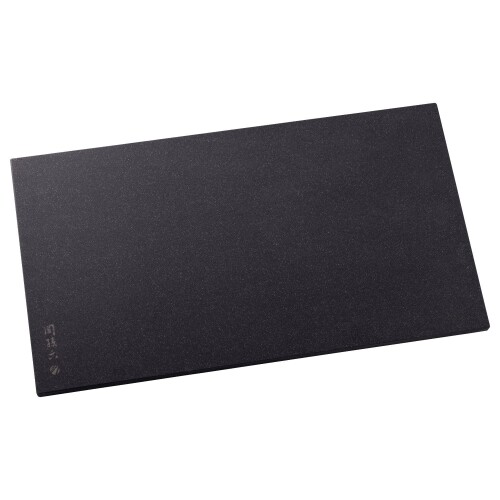 貝印 関孫六 まな板 Lサイズ ゴム 黒 マスターライン 450 × 250 × 13 mm KAI AP5352 【包丁にも優しい、心地よい刃あたり】 合成ゴムに木粉を混ぜ込むことで自然で心地よい刃あたりを実現し、包丁の切れ味を長持ちさせ...
