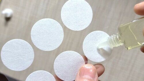 5mlタイプ10個セット（白キャップ・とんがりノズル） 滴下専用スーパー樹脂ボトルは、精油や香料を正確に滴下するために設計された特殊なボトル 5mlの溶液が入ります 本体ボトルと中栓とキャップセット 透明で超硬質樹脂にもかかわらスクイズが可...