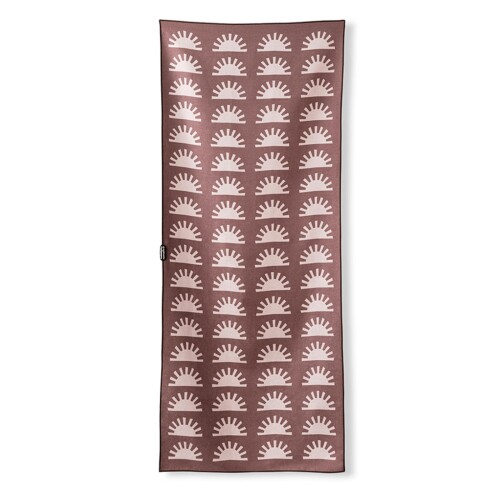 THE NOMADIX TOWEL ノマディックスタオル Sunshine/Burgundy 大判 タオル ヨガ マット 速乾 吸水 防臭 きめ細かい編み目により吸水力がある タオル表面に砂がつきにくい 水切れがよく乾きやすい ボリュームが...