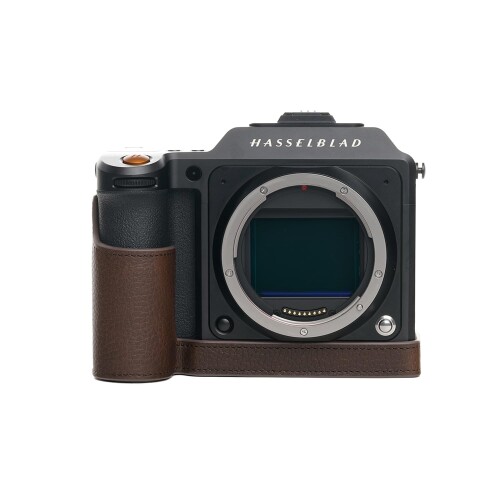 TP Original HASSELBLAD X2D 100C用 ボディーハーフケース ダークブラウン HASSELBLAD X2D 100C用、レザーボディーハーフケース。 ケースを装着したままバッテリー交換が可能です。 ケースを装着した...