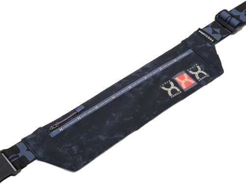 UA Launch Run Belt 1388914 (002)ブラック ダウンボアグレー ホワイト クォーツONESIZE ポリエステル、ポリウレタン 撥水加工の「STORM」を施した生地 背面に拡張可能なUAスピードポケットは耐水性に優...