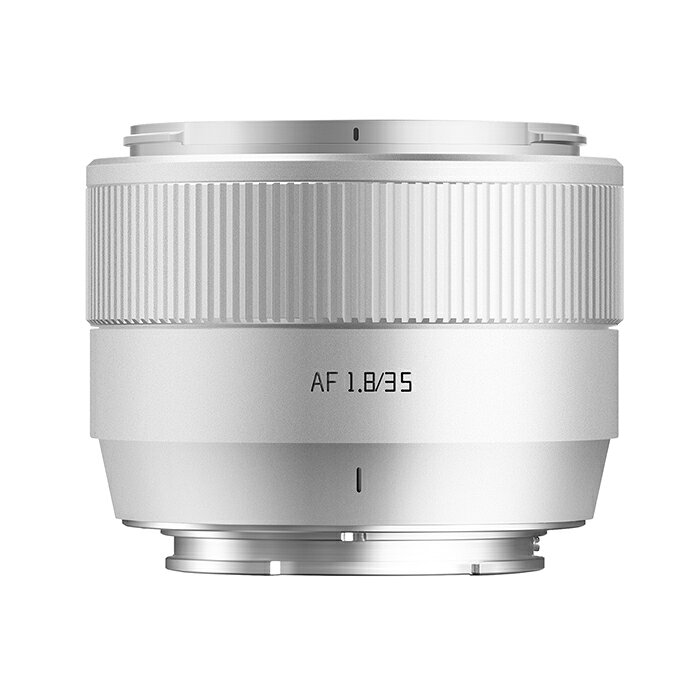 種別：ミラーレス用AFレンズ NOTE『銘匠光学 TTArtisan AF 35mm F1.8 II』シルバーは、APS-Cセンサー用の大口径標準レンズです。花形と角型のレンズフード2種が付属しています。お好みに合わせてご使用が可能です。フ...
