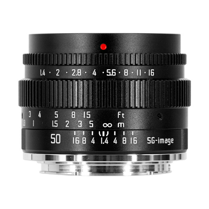 種別：ミラーレス用MFレンズ NOTE小さく軽い、でも大口径。携帯性抜群の中望遠レンズ開放F値1.4の大口径を備え、コンパクトに設計されたAPS-Cセンサー対応の中望遠レンズです。6群6枚のレンズ構成には高屈折率レンズ2枚を採用し、色収差や...