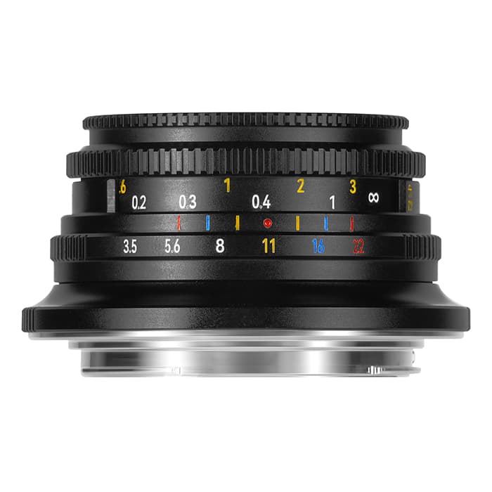 種別：ミラーレス用MFレンズ NOTE本製品は、APS-Cセンサー対応のマニュアルフォーカス単焦点レンズです。軽量かつ個性的なフォルムに、クリック感のある絞りリングと視認性に優れたカラフルな目盛を備えています。携帯性にも優れており、日常の撮...