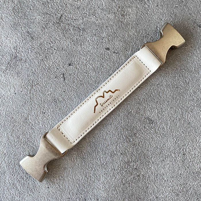 種別：ストラップ NOTEEPMクイックリリースコネクターを新たに採用しワンタッチの着脱が可能になったプロフェッショナル仕様の「YOSEMITE CAMERA STRAP PRO」を外した後に装着する『YOSEMITE CAMERA STR...